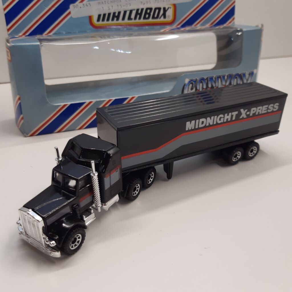 Matchbox - Convoy - CY9 Kenworth Box Truck - (Midnight X-Press)
