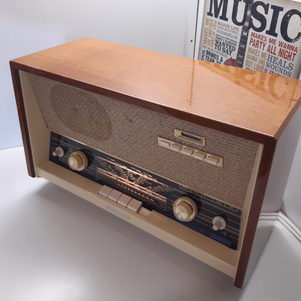Vintage Philips tube radio / amplifier type B5X22A - 1962