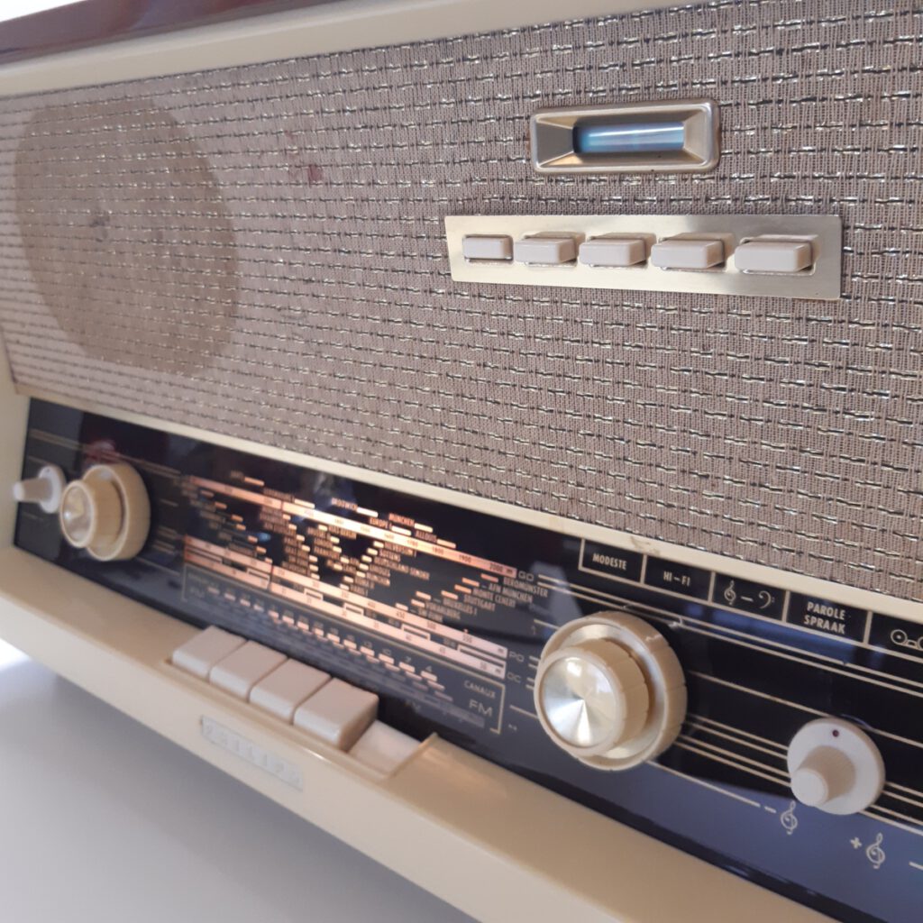 Vintage Philips tube radio / amplifier type B5X22A - 1962