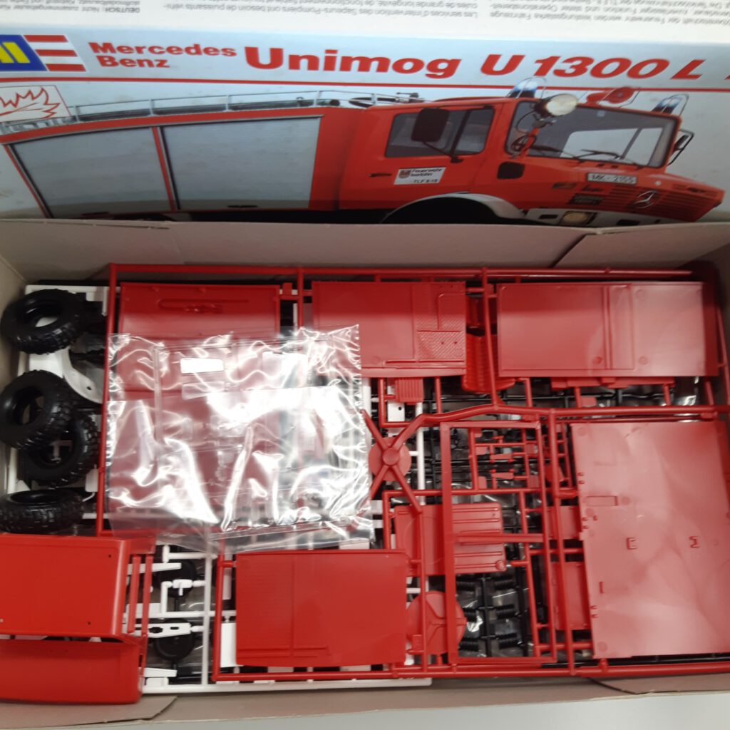 Revell Mercedes Benz Unimog U 1300 L TLF 8/18 - 1:24 Scale Model Kit ...